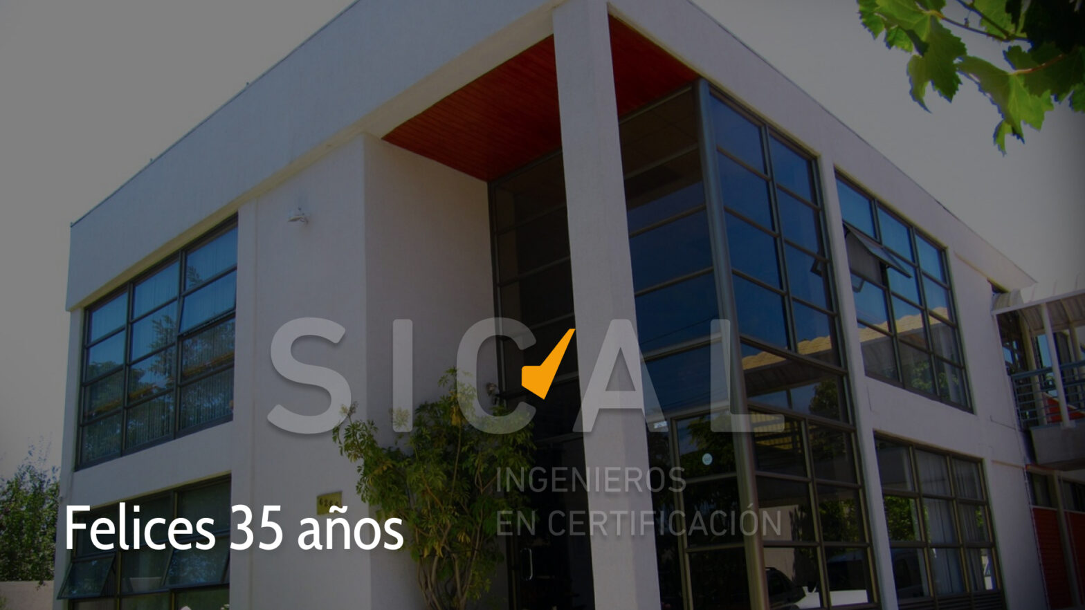 Estamos felices de cumplir un año más y queremos dar las gracias por ...